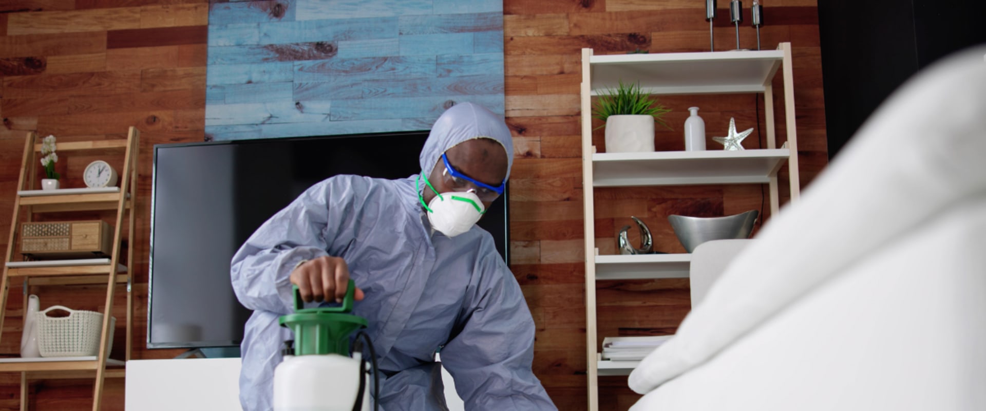 How long should you leave the house after spraying for bugs?